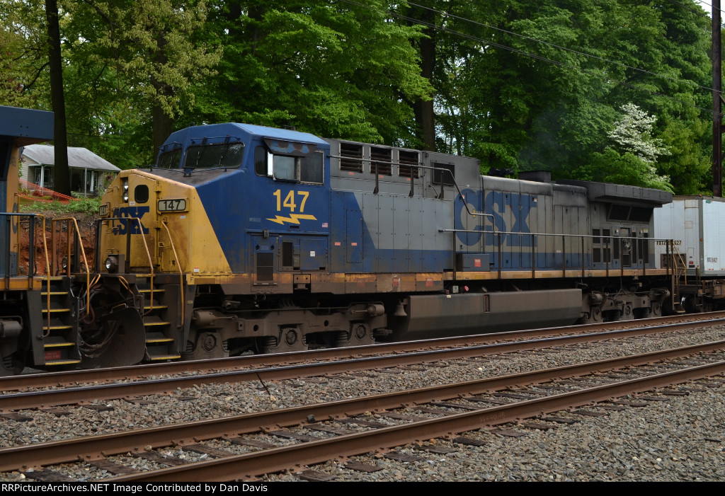 CSX AC44CW 147 trails third out on Q032-08